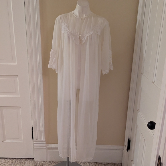 Vintage | Intimates & Sleepwear | Vintage Cream Flowy Robe With Lace ...